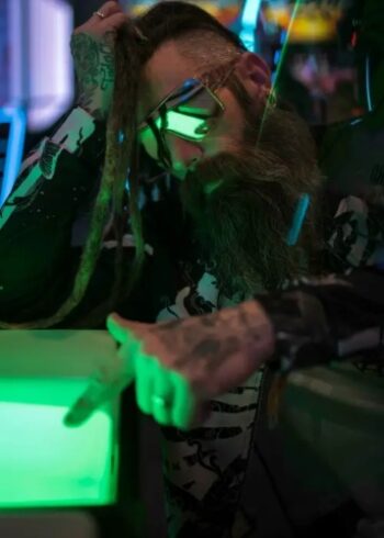 Dreads With Fade Styling Guide + 12 Locs Styles Inspiration