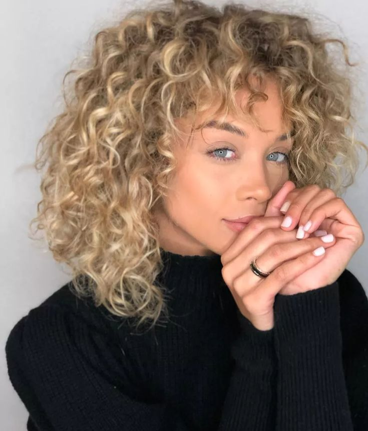 How To Wear Curtain Bangs On Curly Hair: Curly Curtain Bangs Guide
