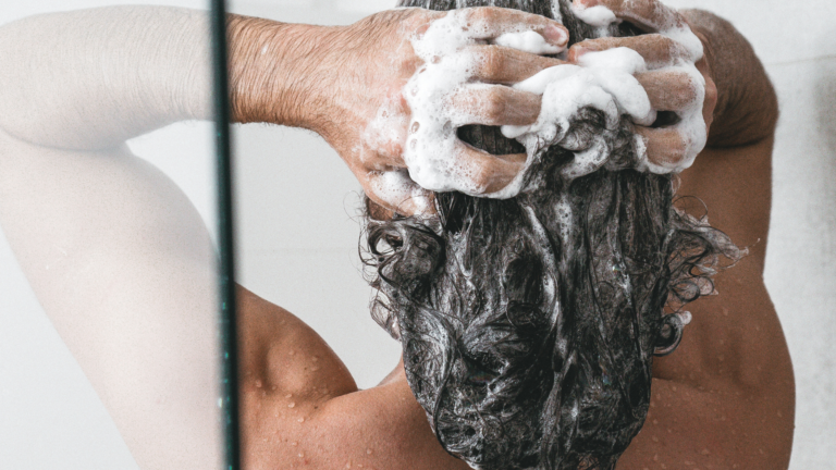 Neutrogena Anti-Residue Shampoo Review + 9 Best Alternatives